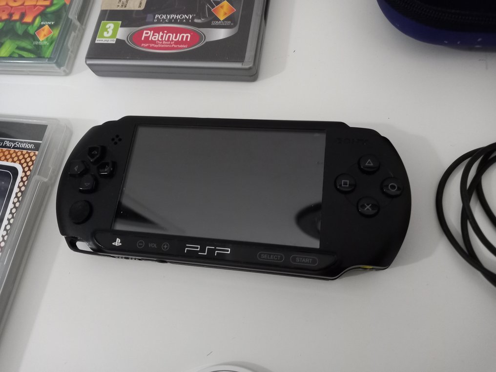 Sony - Consolle PSP + 6 games - PSP E1004 - Handheld video game - Catawiki