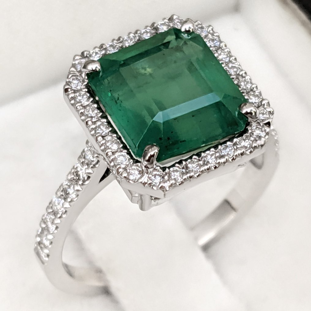 4.48 Carat Emerald and 0.45Ct Diamonds - 18 kt. White gold - Ring Emerald - Diamond - Catawiki