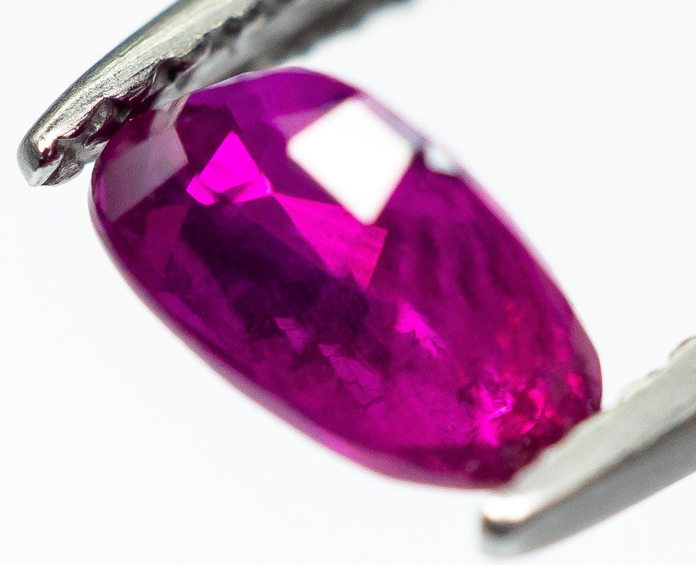 No Reserve - Vivid/Deep Purplish Red (Burma) Ruby - 0.63 ct - Catawiki No Reserve - Vivid/Deep Purplish Red (Burma) Ruby - 0.63 ct - Catawiki
