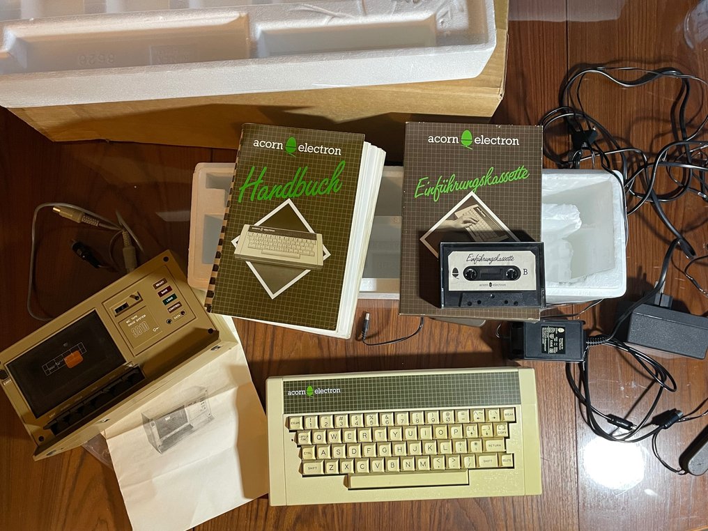 Acorn Computers Ltd - Acorn Electron with datarecorder and software - Computer - Catawiki