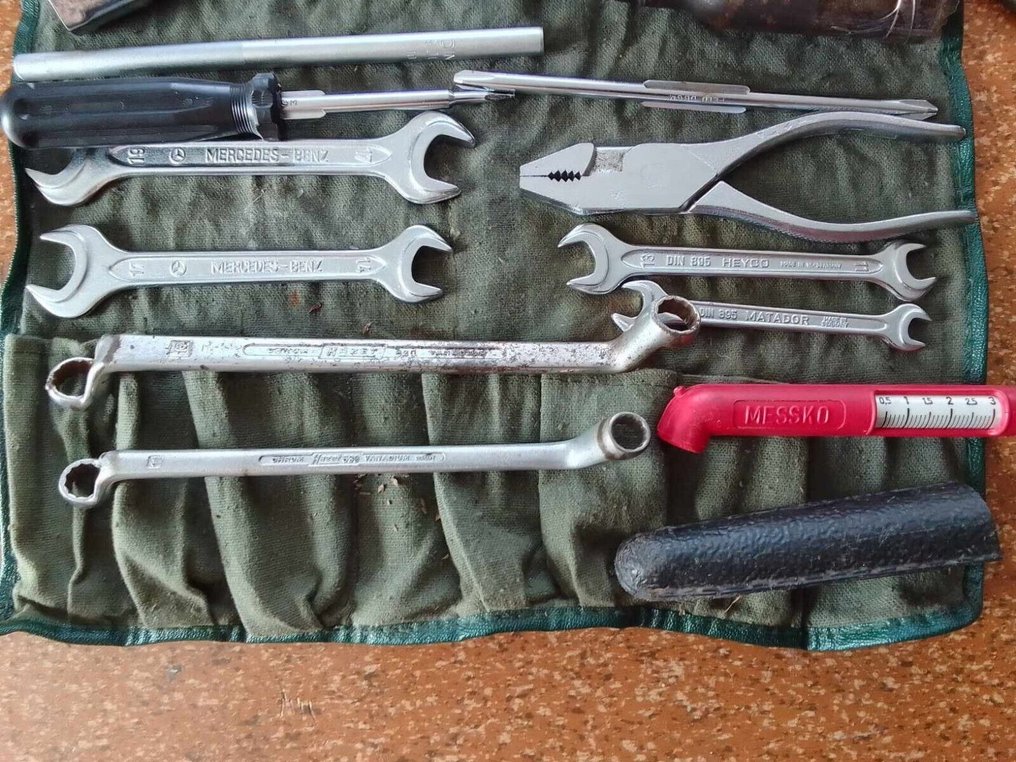 Car part (1) - Mercedes-Benz - Mercedes Benz tool kit W109 W110 W115 ...
