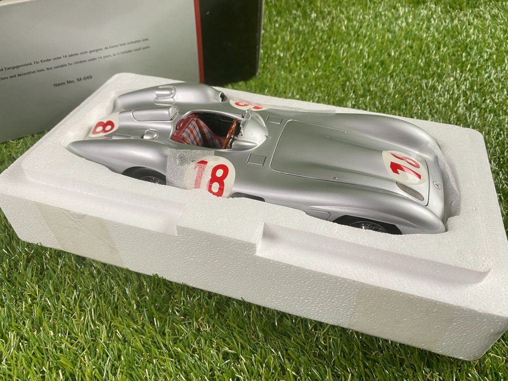 CMC 1:18 - 1 - Model car - Mercedes Benz W196R 1954/55 Streamliner body ...