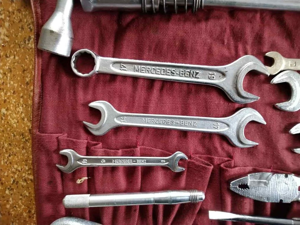 Car part (1) - Mercedes-Benz - Mercedes Benz tool kit w123 w126 w107 sl ...
