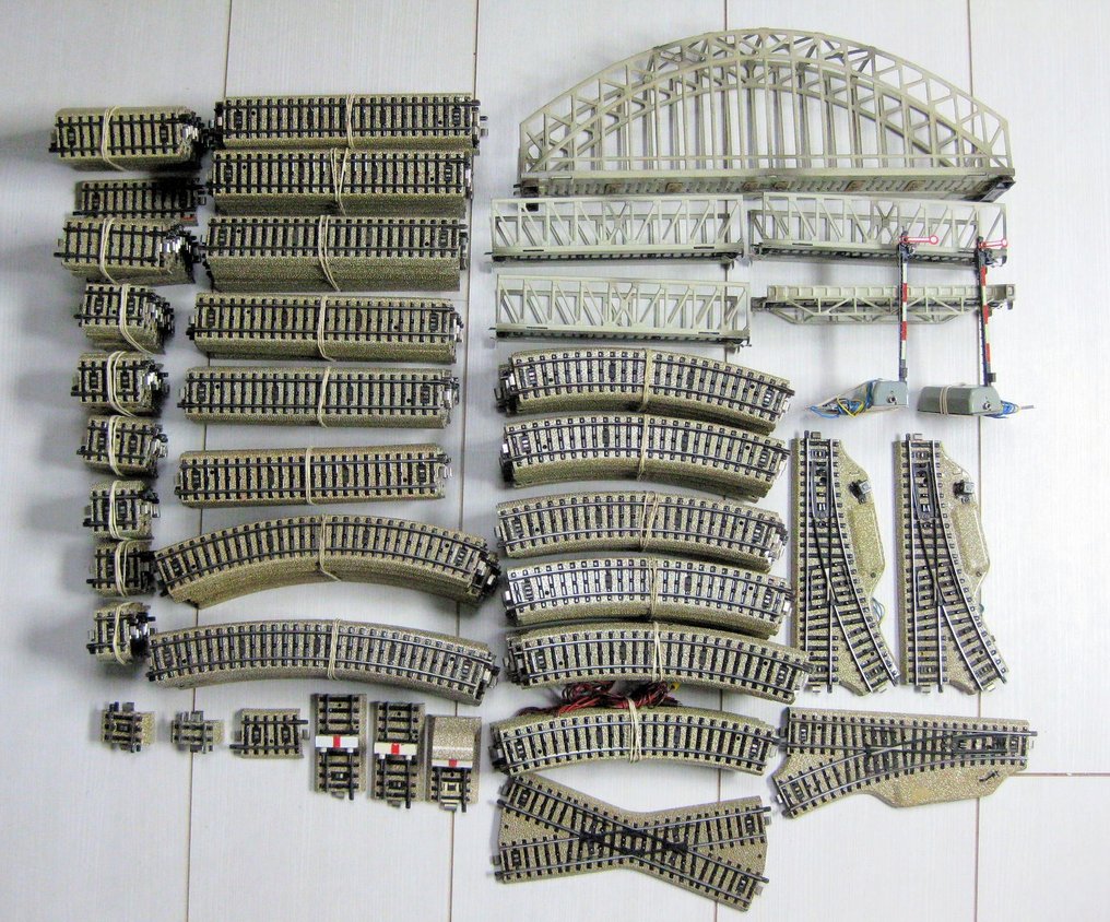 Märklin H0 - serie 5100/5200 - Voie ferrée pour trains miniatures (230 ...