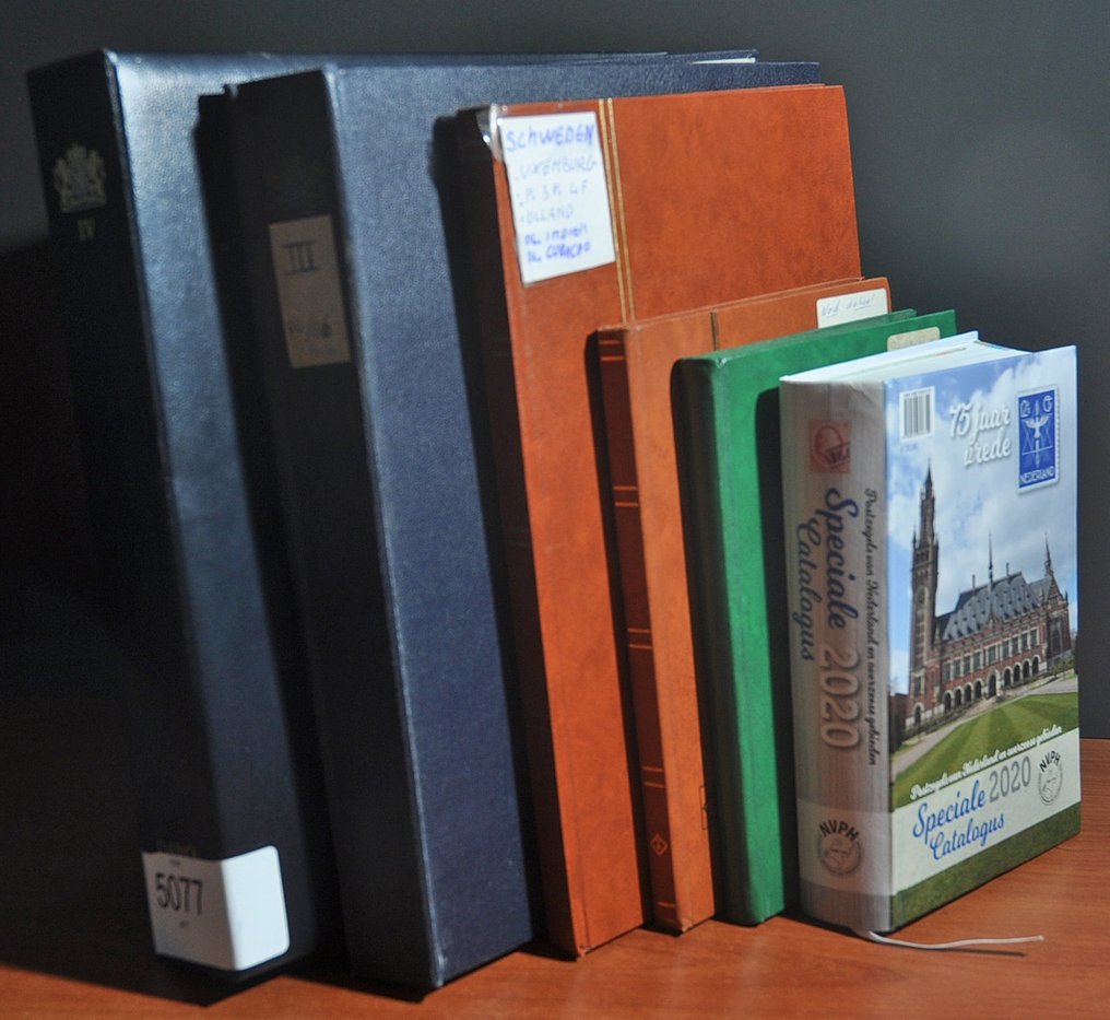 Nederland - Uitzoekpartij in diverse albums en stockboeken + een NVPH catalogus 2020 - Catawiki