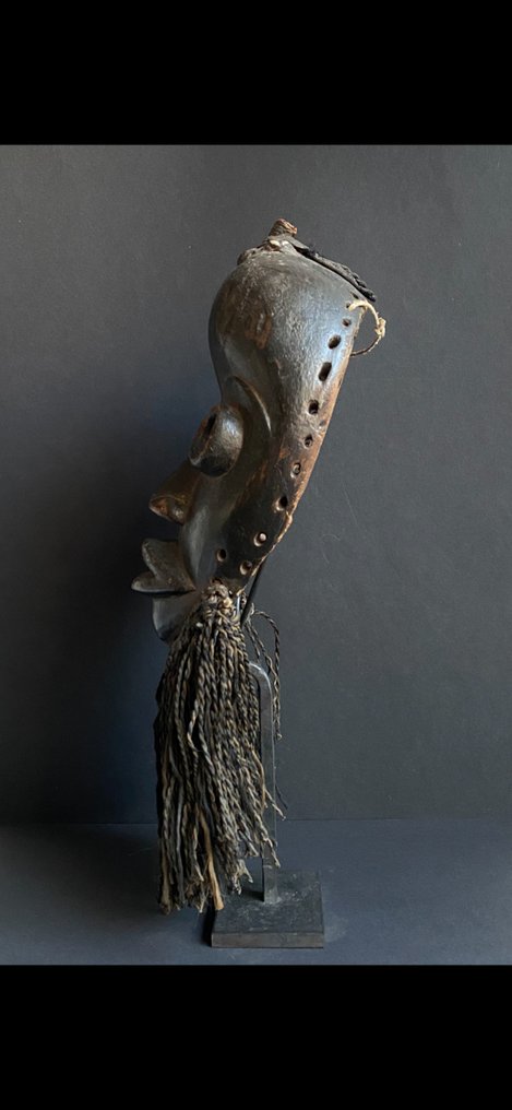 Wood, fiber, raffia, cowrie shell - Mask - Catawiki