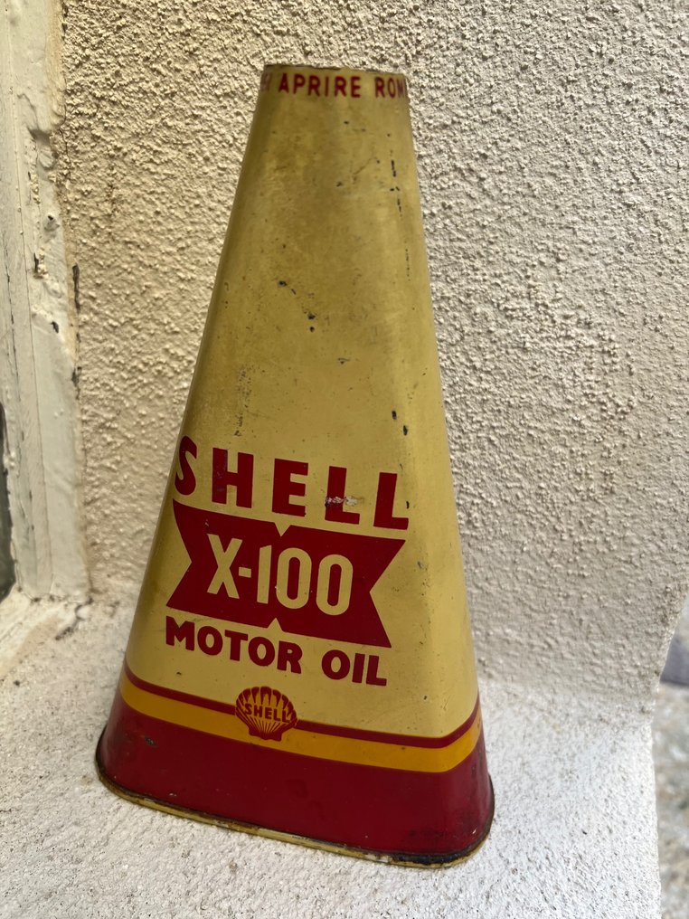 Oil can (1) - triangular conical shell - Iron (cast/wrought) - Catawiki