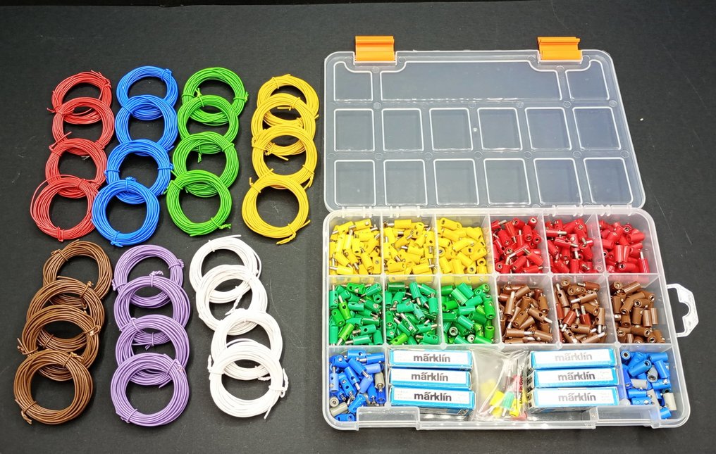 Märklin H0 - Model train attachment (707) - 700 plugs and sockets, wire ...