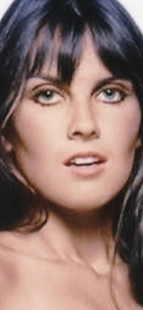 James Bond 007: The Spy Who Loved Me - Signed by Caroline Munro (Naomi) - Catawiki