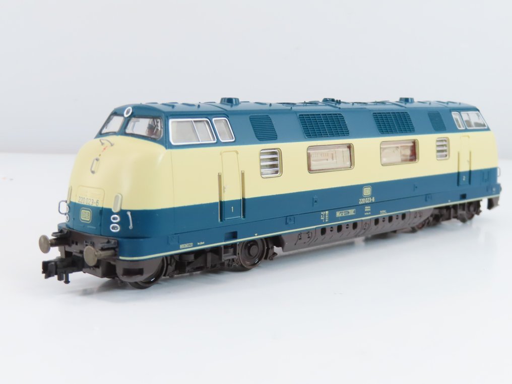 Roco H0 - 43524 - Diesel-hydraulic locomotive (1) - BR 220 (V200.0) in ...