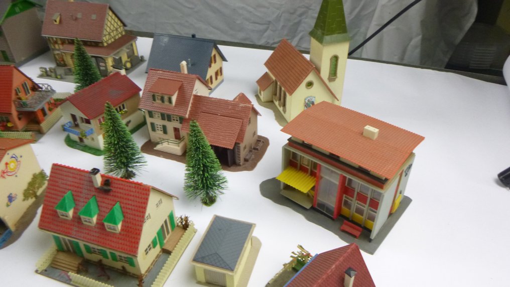 Faller, Pola, Vollmer H0 - Modeltrein (24) - Huizen, gebouwen, bomen ...