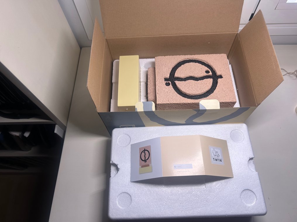 Statuette Moulinsart 46017 - Signe Kih-Oskh - Collection Le musée ...