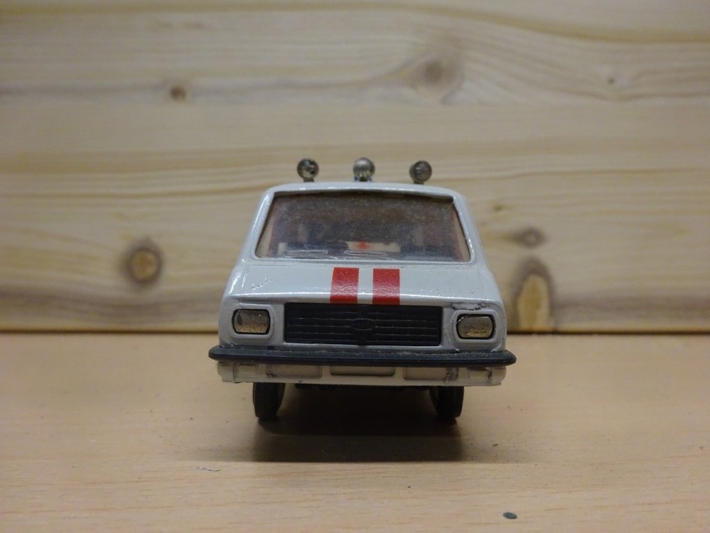 RAF USSR 1:43 - 1 - Modelauto - Busje - Ambulance - Catawiki