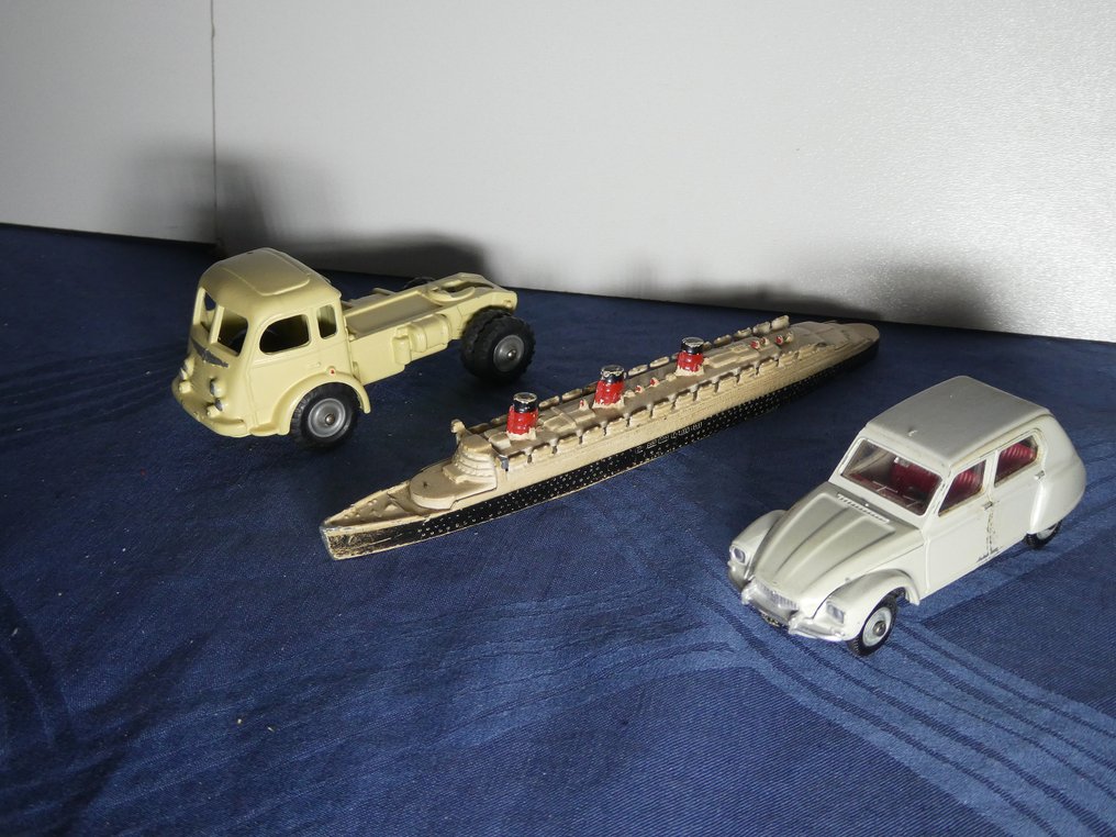Dinky Toys, CIJ France 1/43 & 1/1200 - 3 - Model car - Citroen Dyane ... Dinky Toys, CIJ France 1/43 & 1/1200 - 3 - Model car - Citroen Dyane ...