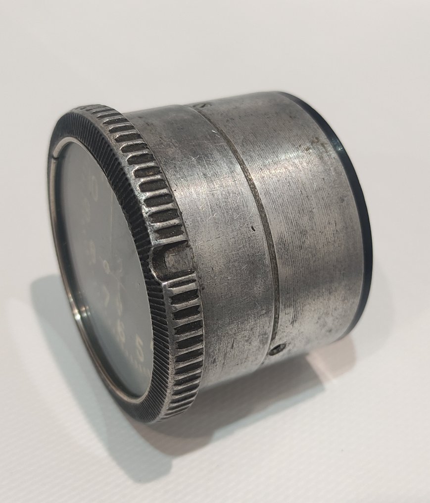 Clock - On-board mechanical tank clock 5 days. - metal, glass - 1940 ...