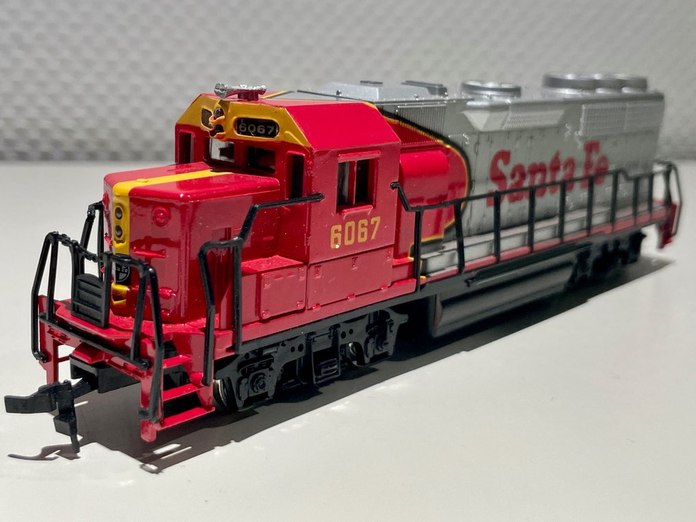Bachmann H0 - 41-635-02 - Diesellocomotief (1) - EMD GP40 - Santa Fe - Catawiki