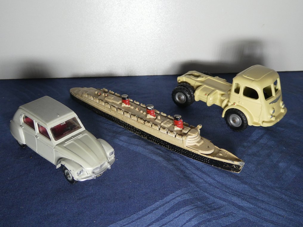 Dinky Toys, CIJ France 1/43 & 1/1200 - 3 - Model car - Citroen Dyane ... Dinky Toys, CIJ France 1/43 & 1/1200 - 3 - Model car - Citroen Dyane ...