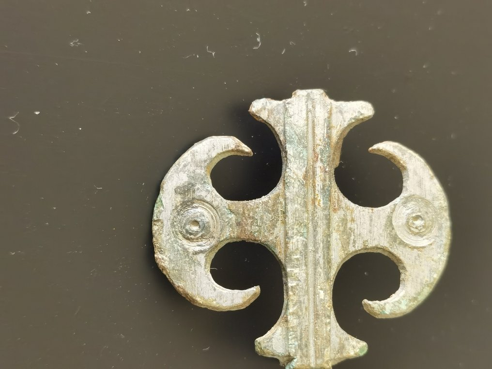 Ancient Roman Bronze Silver-plated brooch brooch with two axes - (35×30 ... Ancient Roman Bronze Silver-plated brooch brooch with two axes - (35×30 ...