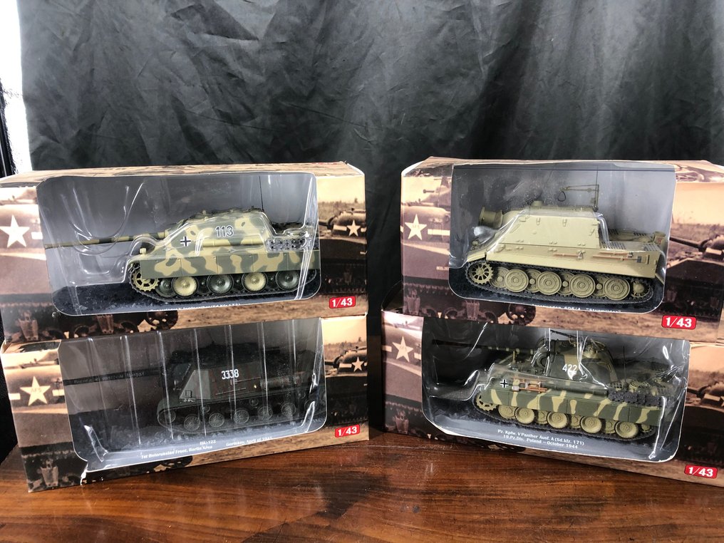 Brand Unknown - Speelgoed tank 4x Tank Miniature WW2 - 2000-2010 - Azië ...