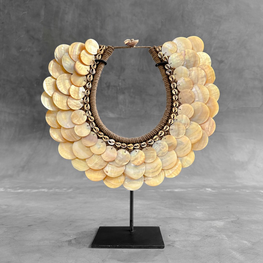 Decorative ornament (1) - NO RESERVE PRICE - SN19 - Decorative Shell ...