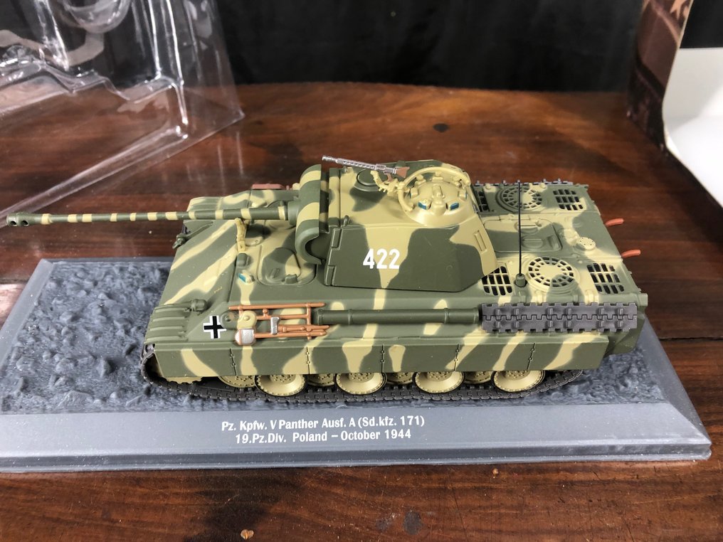 Brand Unknown - Speelgoed tank 4x Tank Miniature WW2 - 2000-2010 - Azië ...