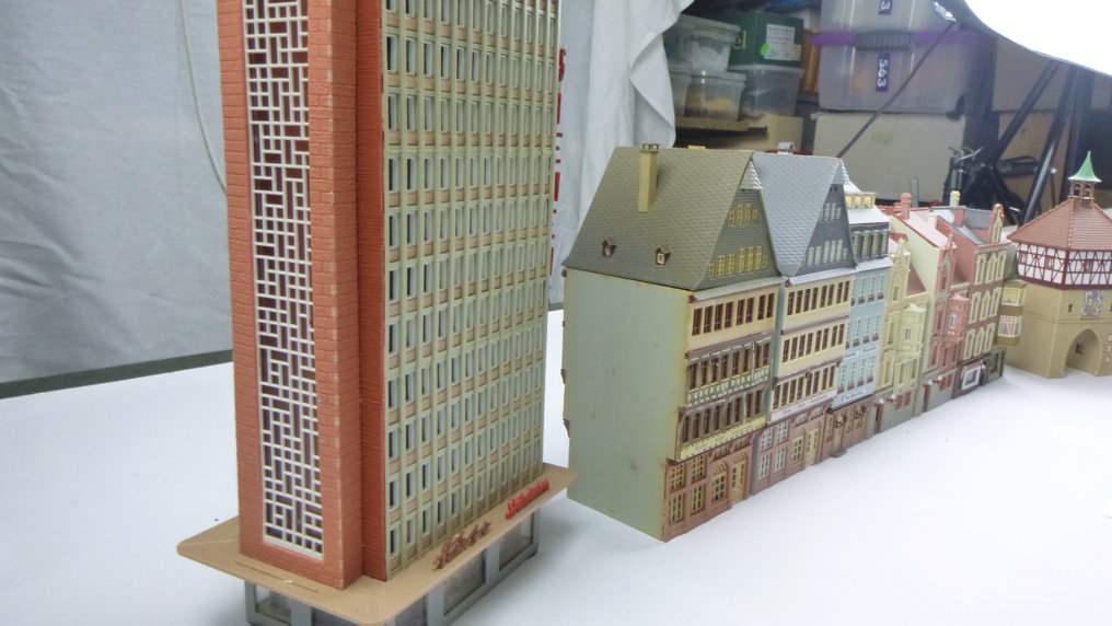 Faller, Kibri H0 - Modeltrein (10) - Grote huizen, gebouwen - oude stad ...