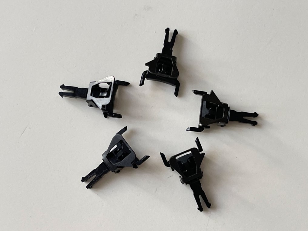 Märklin H0 - 7203 - Model train attachment (100) - 100 Short hooks, NEM ...