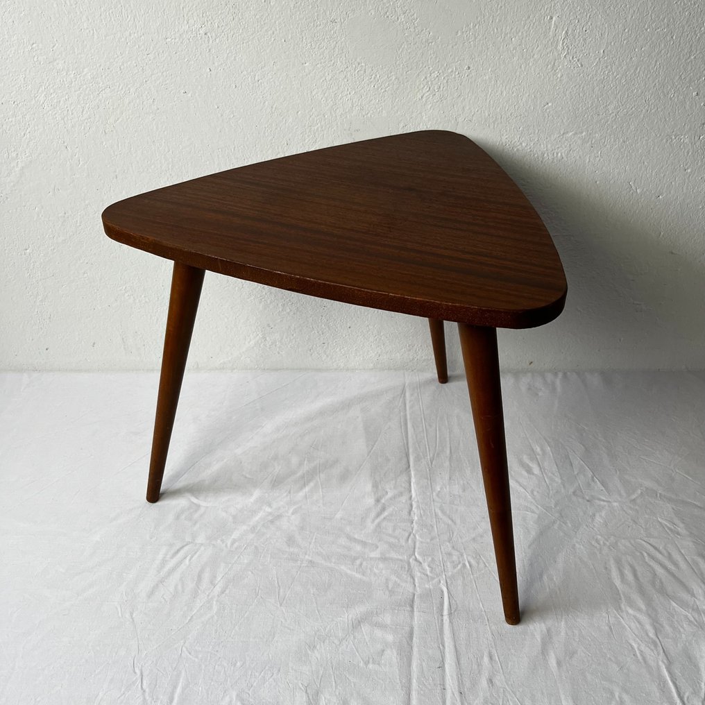 Teak wooden "Triangle" side table/plant table - Catawiki