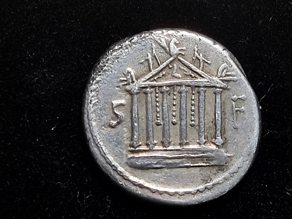 Roman Republic. Petillius Capitolinus, 43 BC. AR Denarius, - Catawiki