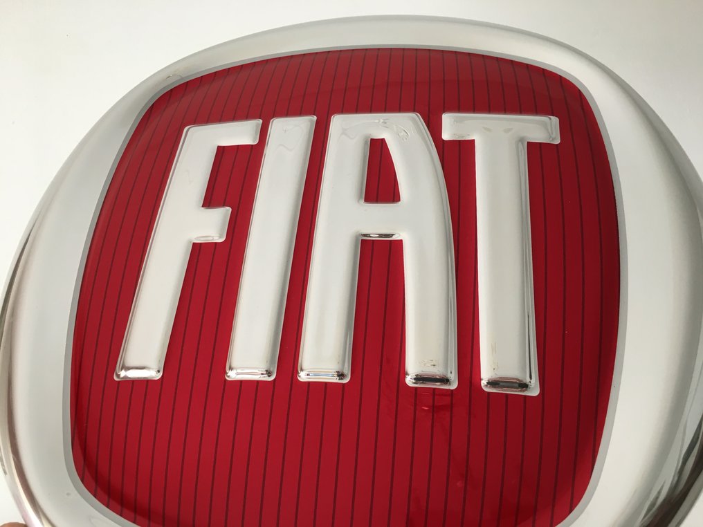 Fiat - Advertising sign (2) - Chrome plating - Catawiki