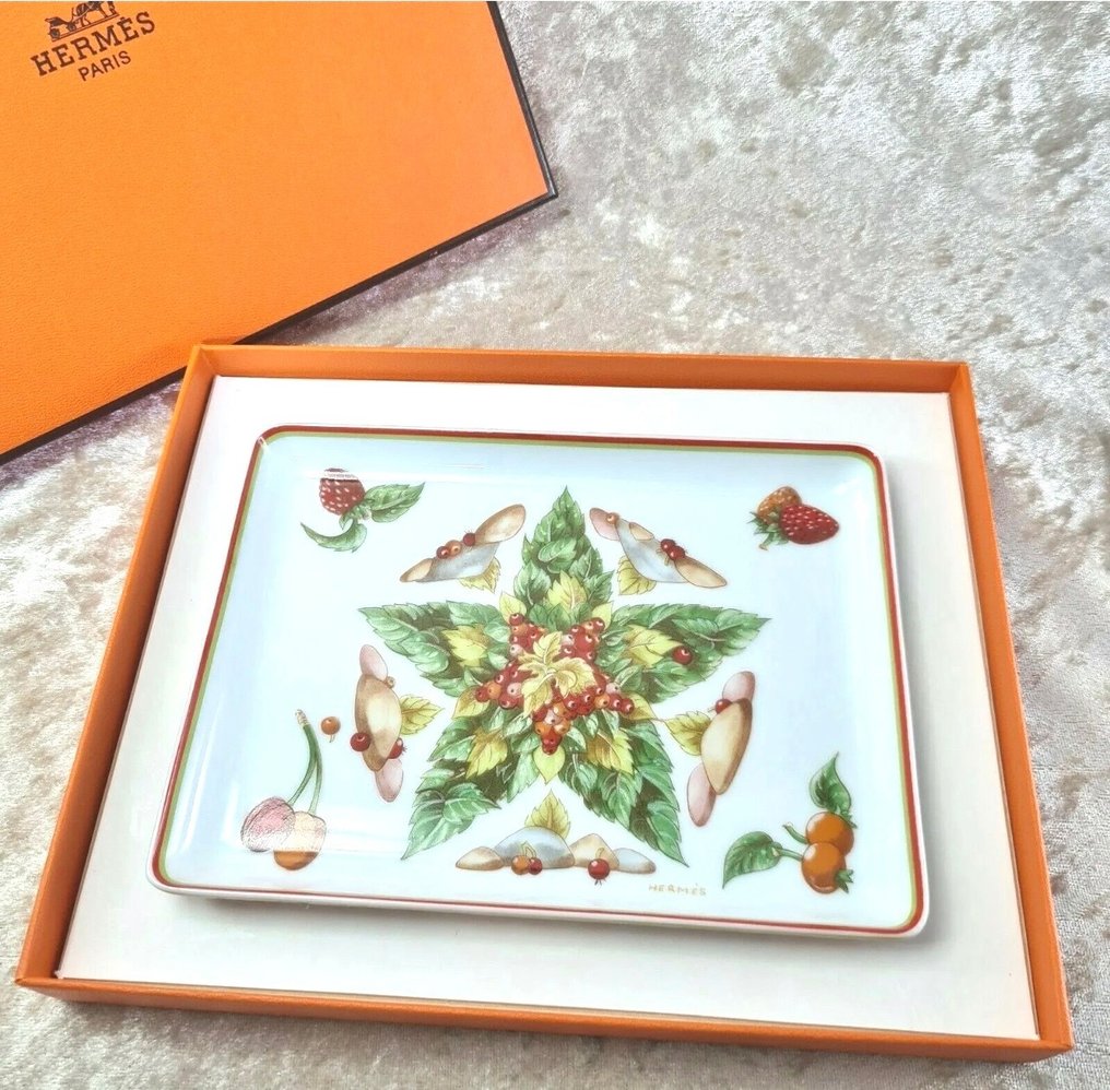 Hermès - Ashtray - Le Jardin de Pythagore - Porcelain - Catawiki Hermès - Ashtray - Le Jardin de Pythagore - Porcelain - Catawiki