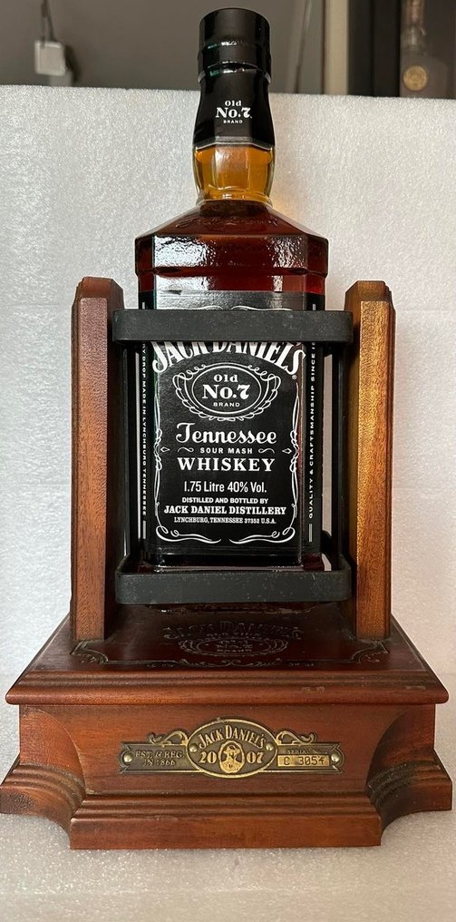 Jack Daniel's Old No 7 - in Australian wooden cradle - 1.75 - Catawiki