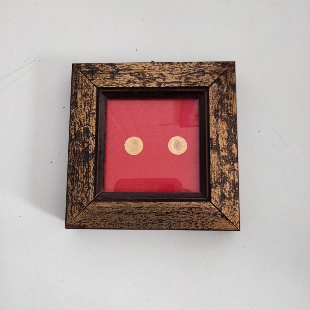 Picture with the smallest coin in the world (1) - .333 (8 - Catawiki