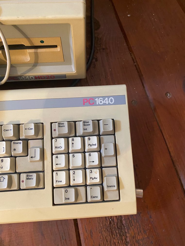 1 Amstrad PC1640 - Vintage computer - With replacement box - Catawiki