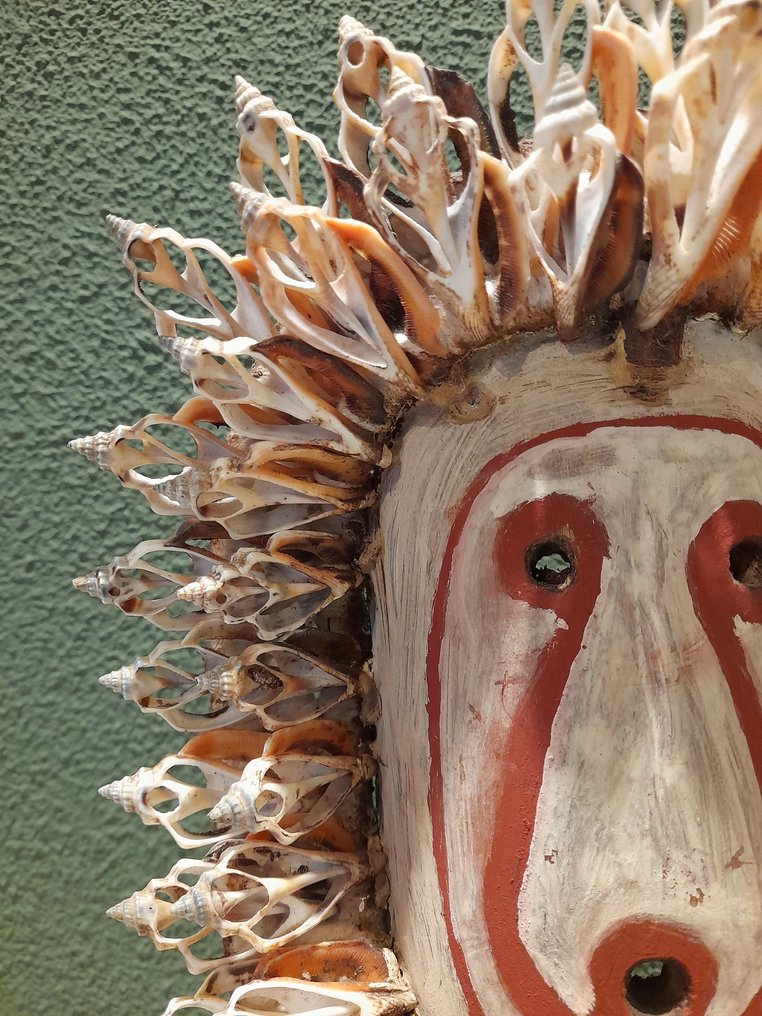 Latmul Mei Papuan mask on a metal stand - Catawiki