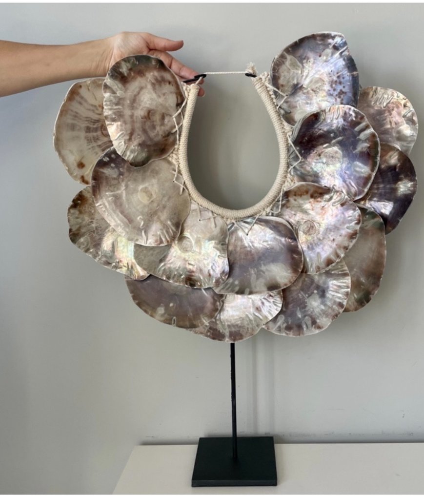 XL Capiz shell necklace on metal stand Capiz shell - Capiz - Catawiki