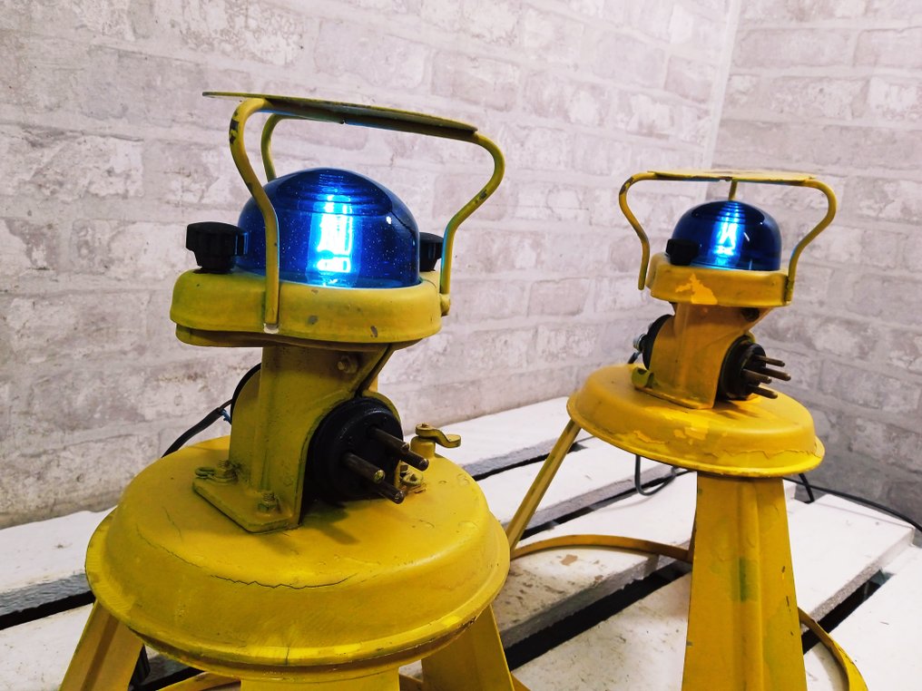 Desk lamp (2) - Original Soviet Runway Lamps - Alloy, Aluminium, Glass ...