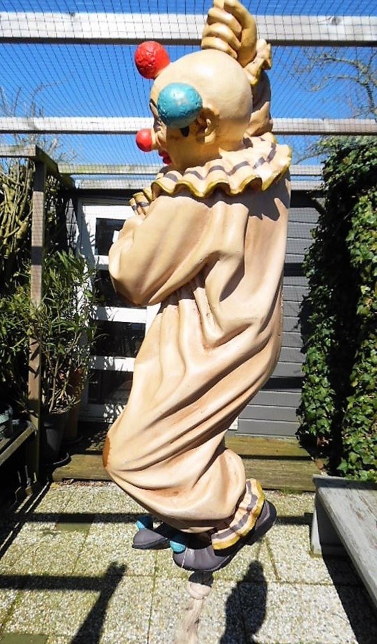 Jun Asilo Clown hanging in the original rope - 1996 (1) - - Catawiki