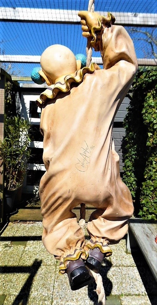 Jun Asilo Clown hanging in the original rope - 1996 (1) - - Catawiki