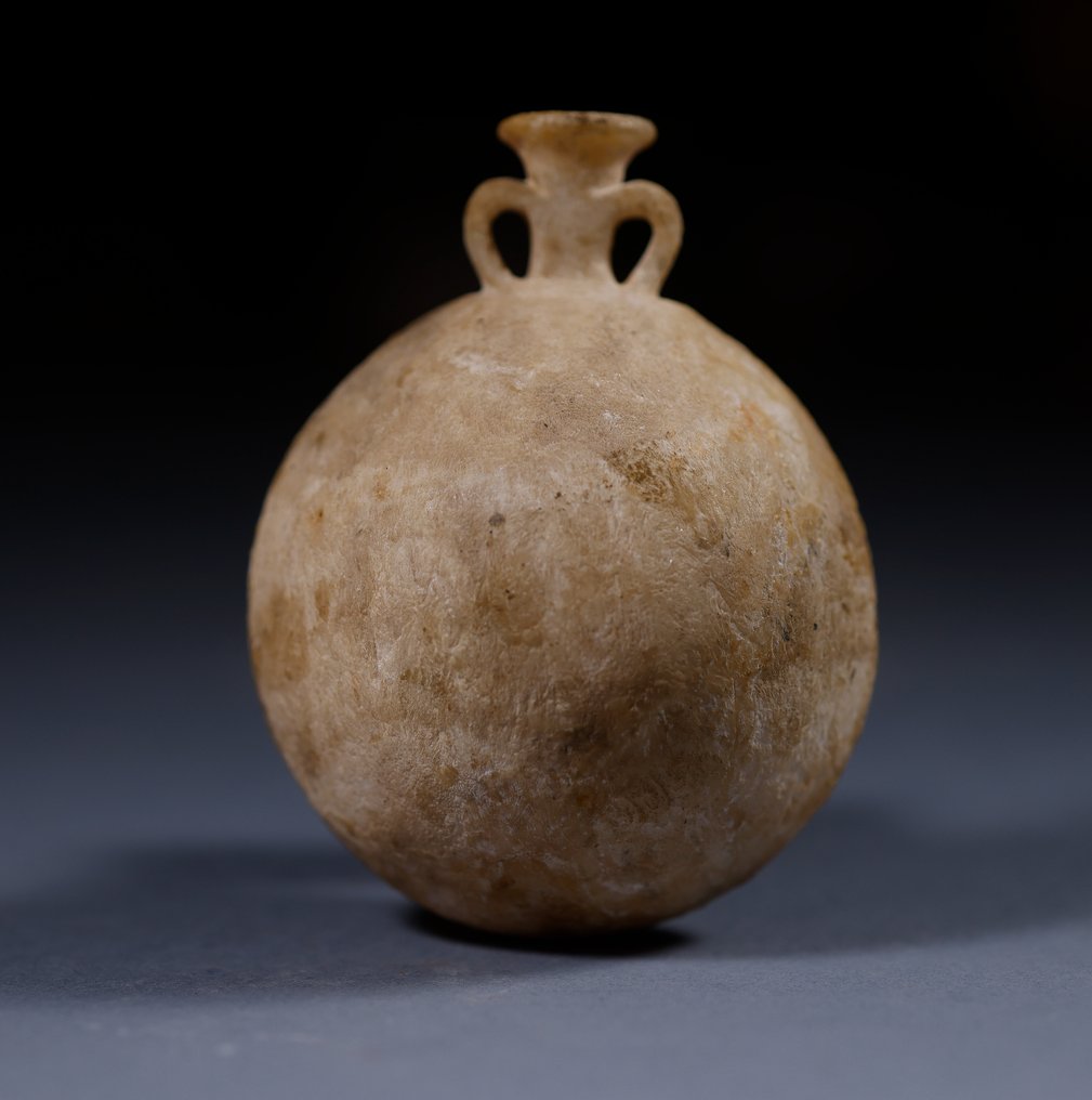 Égypte ancienne - Albâtre, Flacon du nouvel an. Période du Nouvel ...