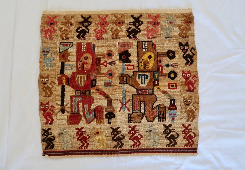 huari - Panel colorido de camélido/algodón. "Guerreros Wari acorazados ...