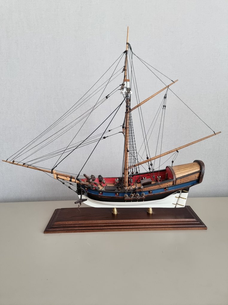 scale model 18th century sailing ship with cannons - Wood - - Catawiki