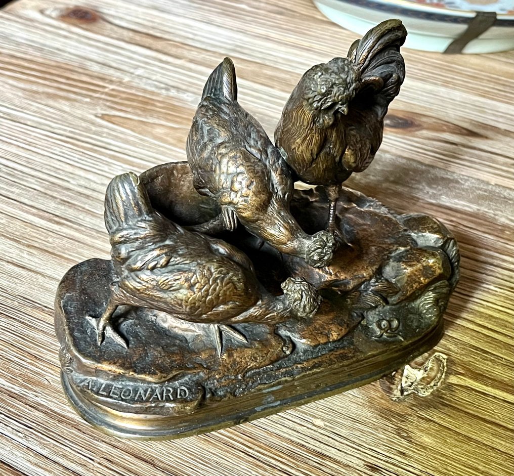 Alexandre Léonard (1821-1877) - Sculpture, "Two Hens and a - Catawiki