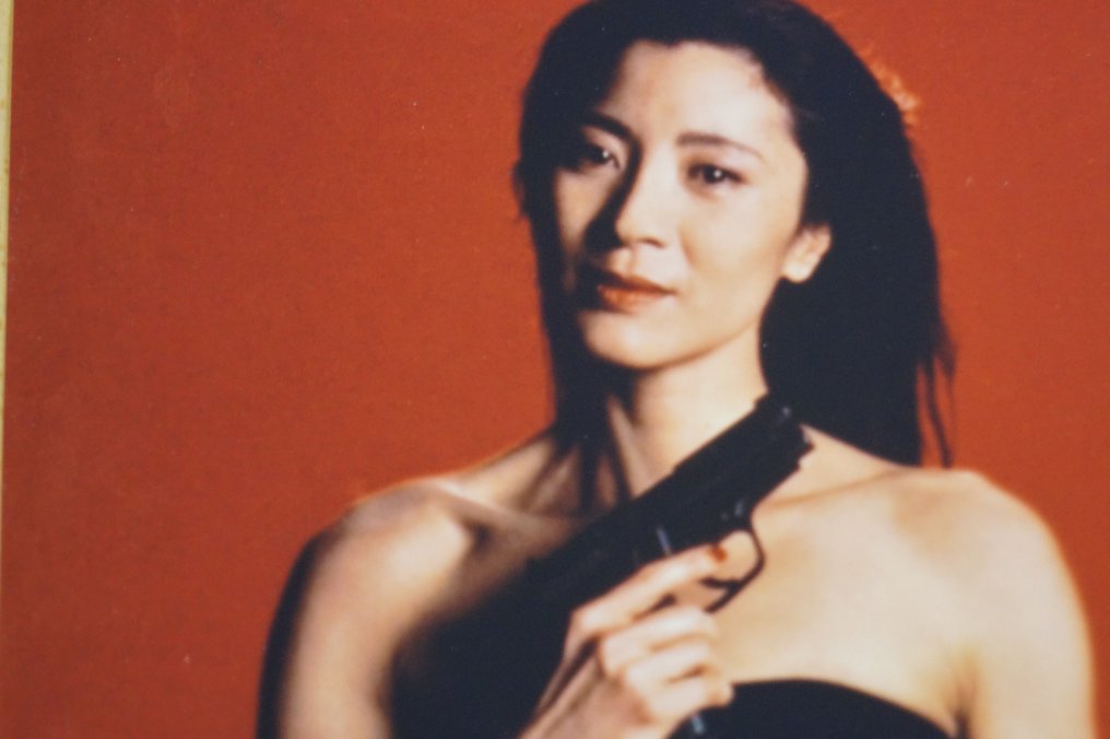 James Bond 007: Tomorrow Never Dies - Michelle Yeoh as Wai Lin - Autogramm, Foto, Signed with ...