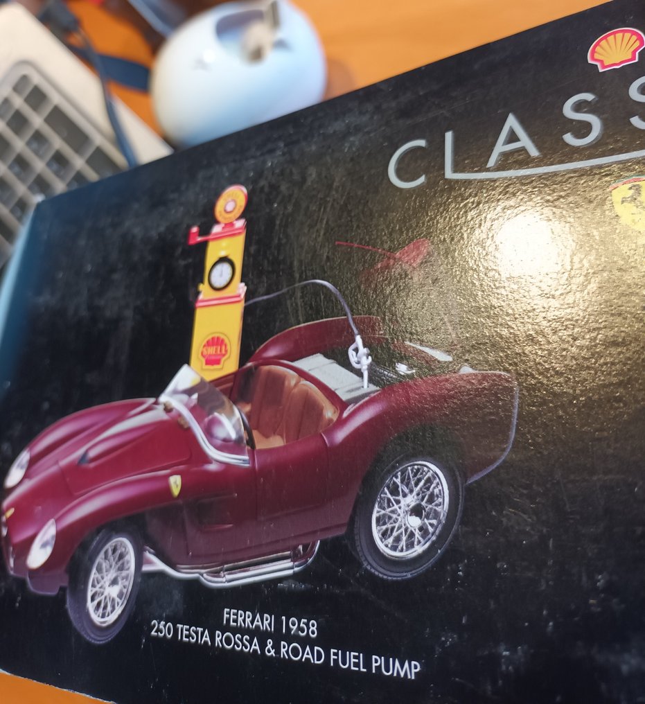 Shell Classico 1:18 - Model car (1) - Ferrari 250 Testa - Catawiki