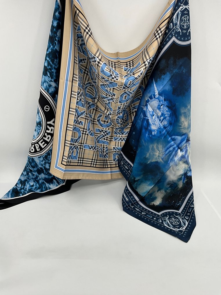 Burberry - Majestueuse Oeuvre d’art /// 210cm 70 cm - Estola - Catawiki