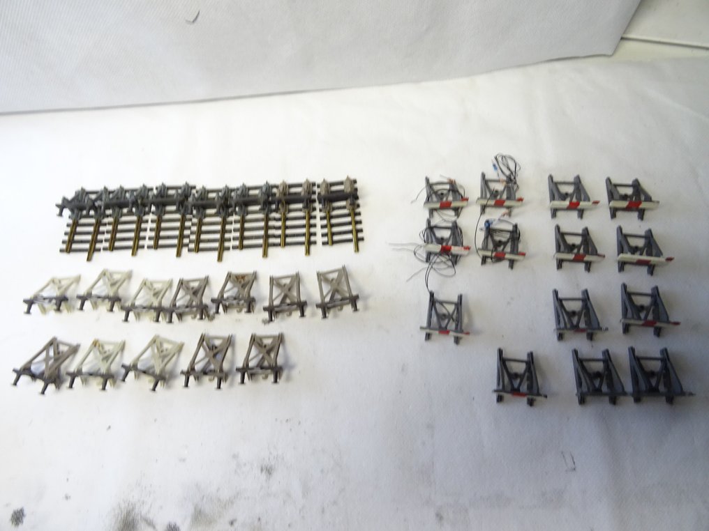 Fleischmann, Mehano, Roco H0 - Tracks - 33 various buffer - Catawiki