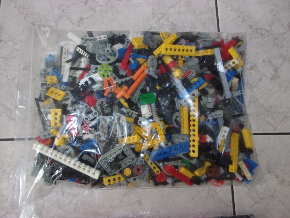 LEGO - Technic - 4.15 kg Lego (net) with a lot of Technic - - Catawiki