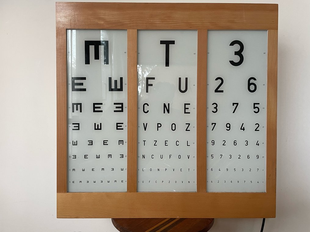 Optometrist's eye test chart cabinet - Cabinet (1) - Wood - Catawiki