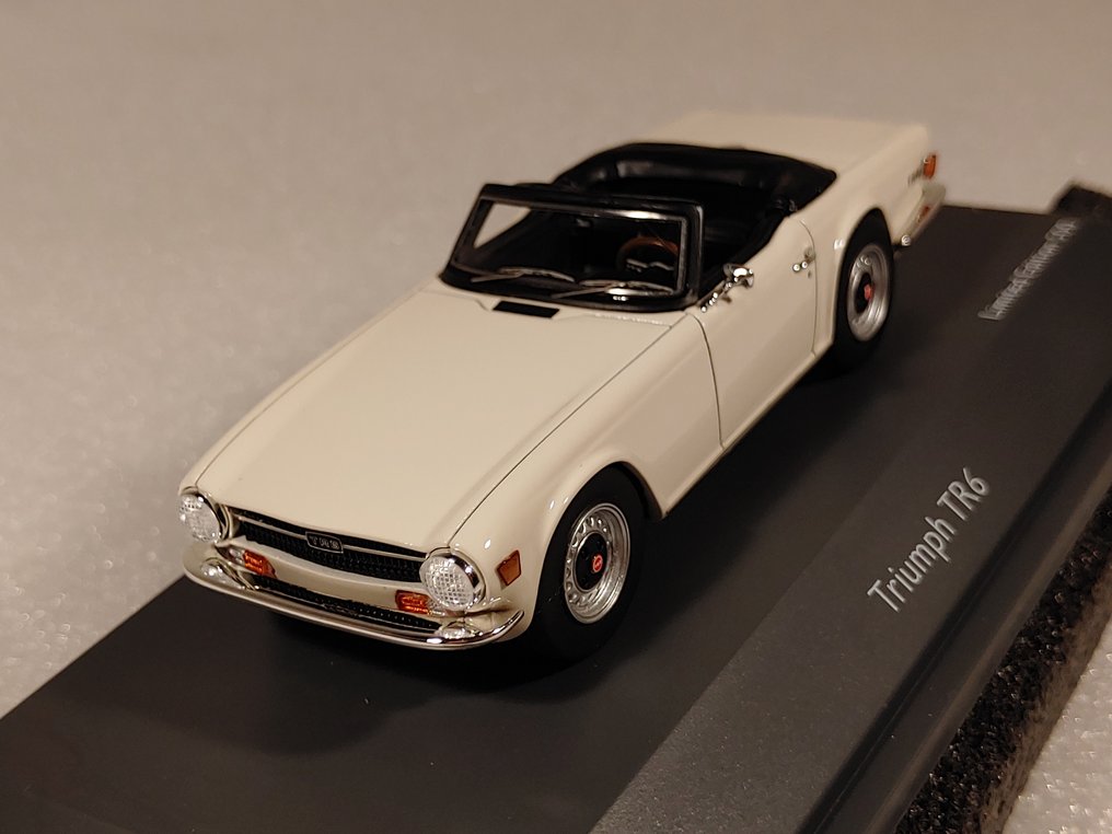 Schuco PRO.R43 1:43 - 1 - Model sports car - Triumph TR6 Cabriolet 1968 ...